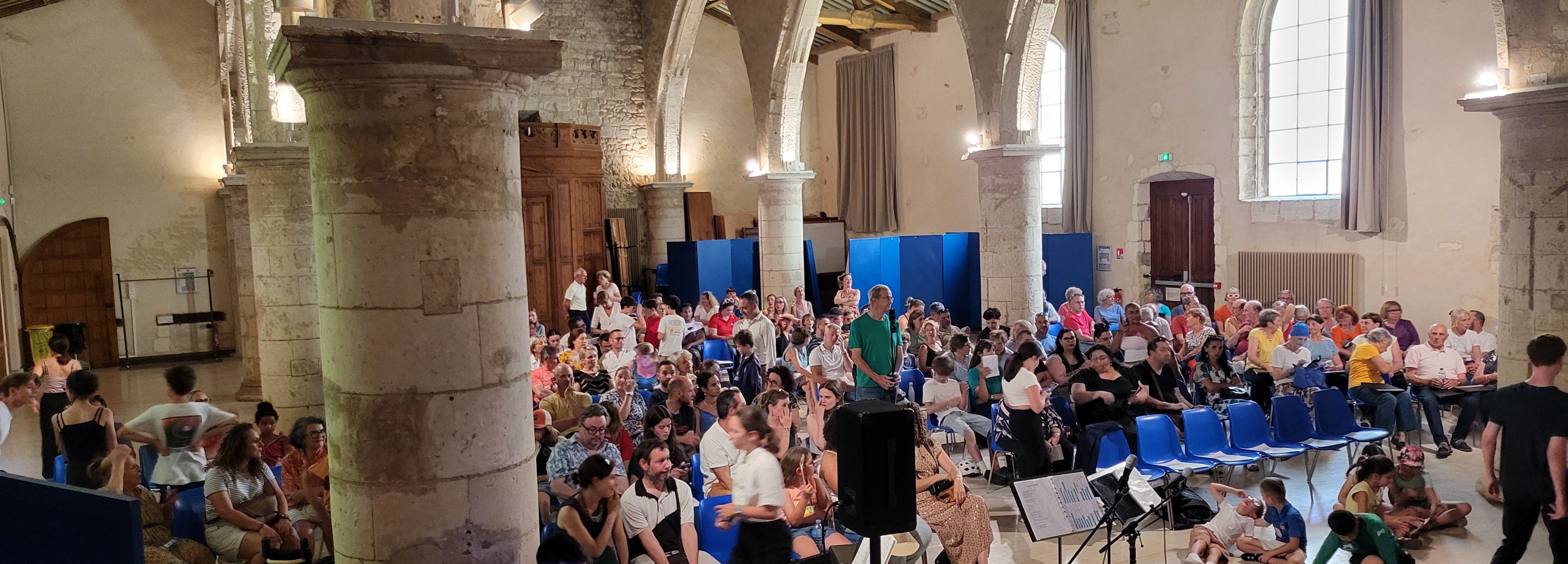 Spectacle de chant chorale des Classes Chantantes & Chorale du collège ...