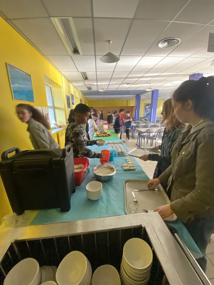 Opération P'tit dej à jules Michelet pour les 6-ème de Condorcet et les ...