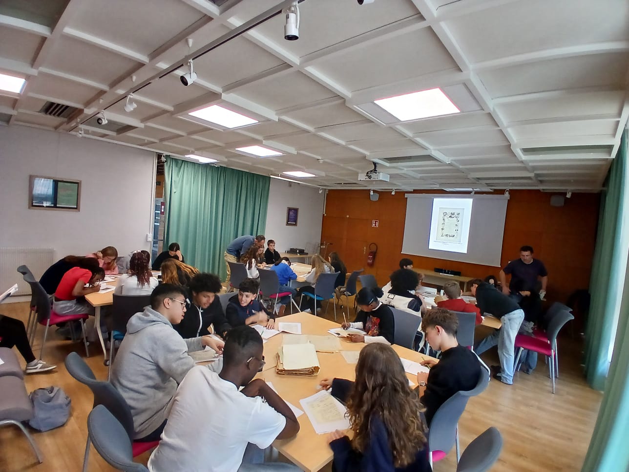 Les 3ème A aux Archives d'Angoulême: un travail sur le devoir de ...